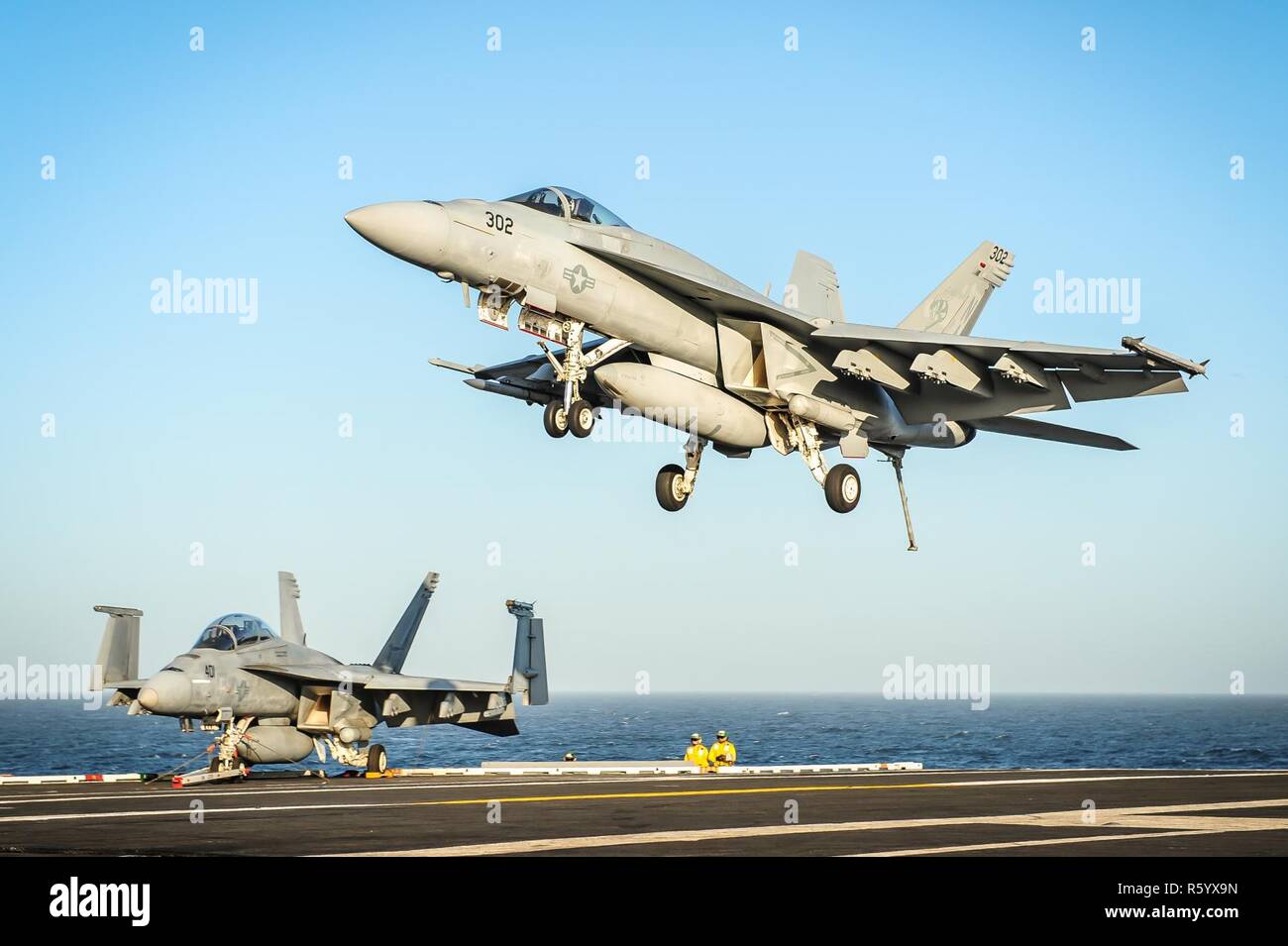 PACIFIC OCEAN (April 21, 2017) An F/A-18E Super Hornet, assigned to the ...