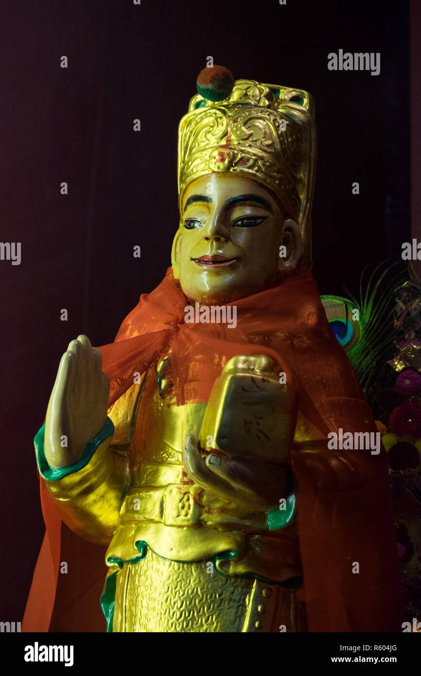 Chinese altar hi-res stock photography and images - Alamy