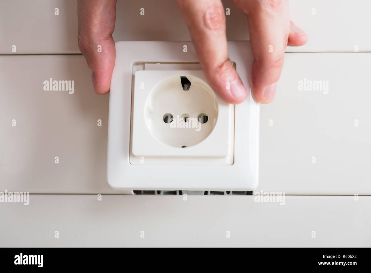 Building maintenance and apprenticeship hi-res stock photography and ...