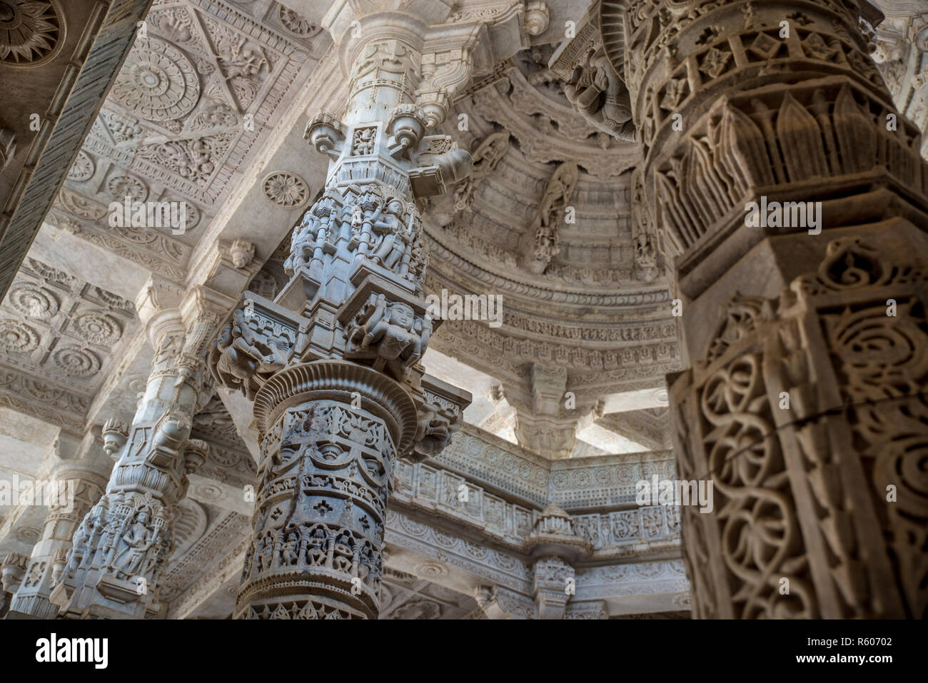 Intricately carved columns at Ranakpur Jain Temple, Rajasthan, India ...
