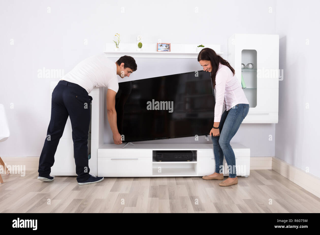 Woman carrying tv screen hi-res stock photography and images - Alamy