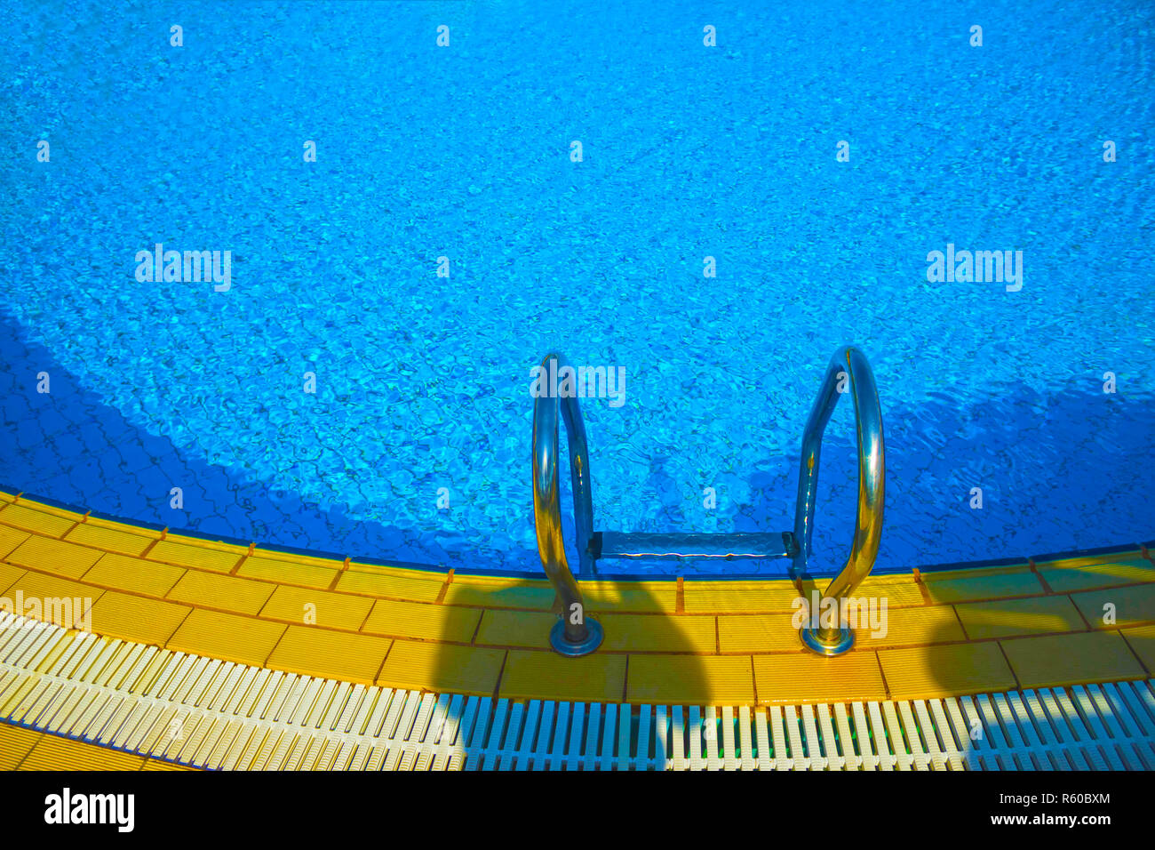 sunshine and clear water of swimming pool Stock Photo - Alamy