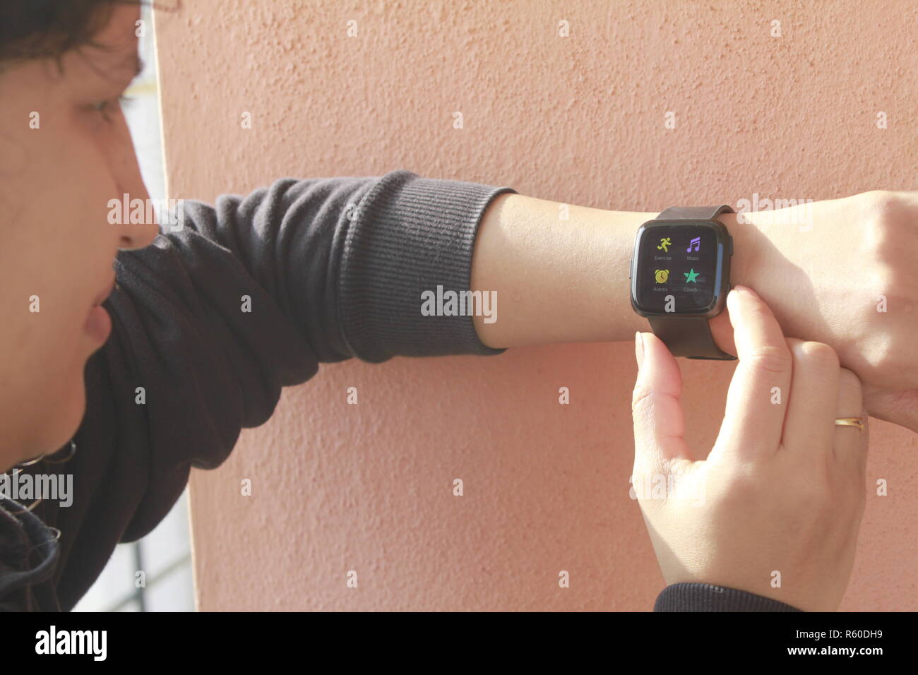 Woman using smart watch (Fitbit Stock Photo - Alamy
