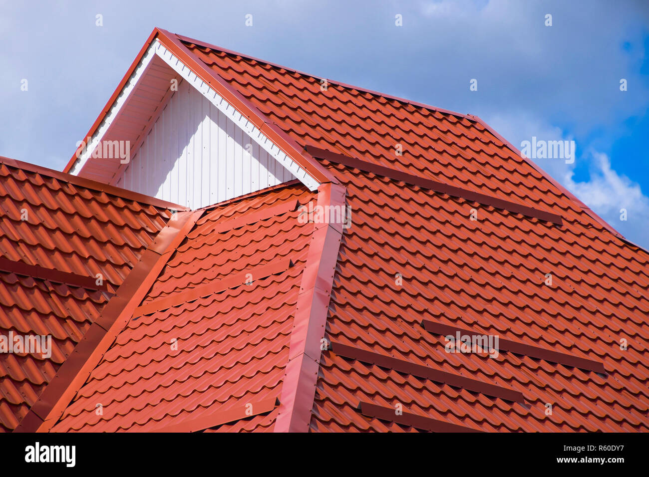 The roof of corrugated sheet red orange Stock Photo - Alamy