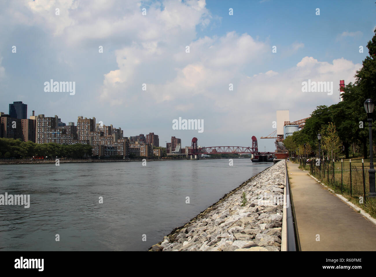 the east river from queens Stock Photo - Alamy