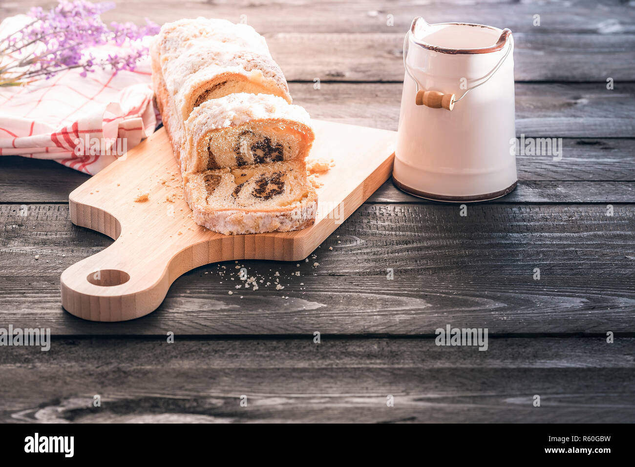Trencher bread hi-res stock photography and images - Alamy