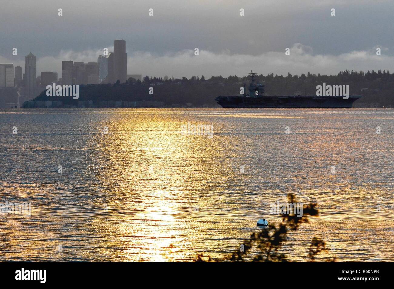 Seattle skyline kitsap bremerton hi-res stock photography and images ...