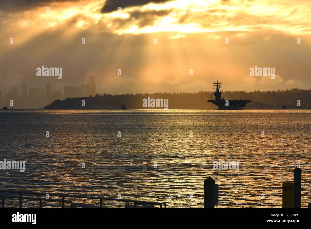 Seattle skyline kitsap bremerton hi-res stock photography and images ...