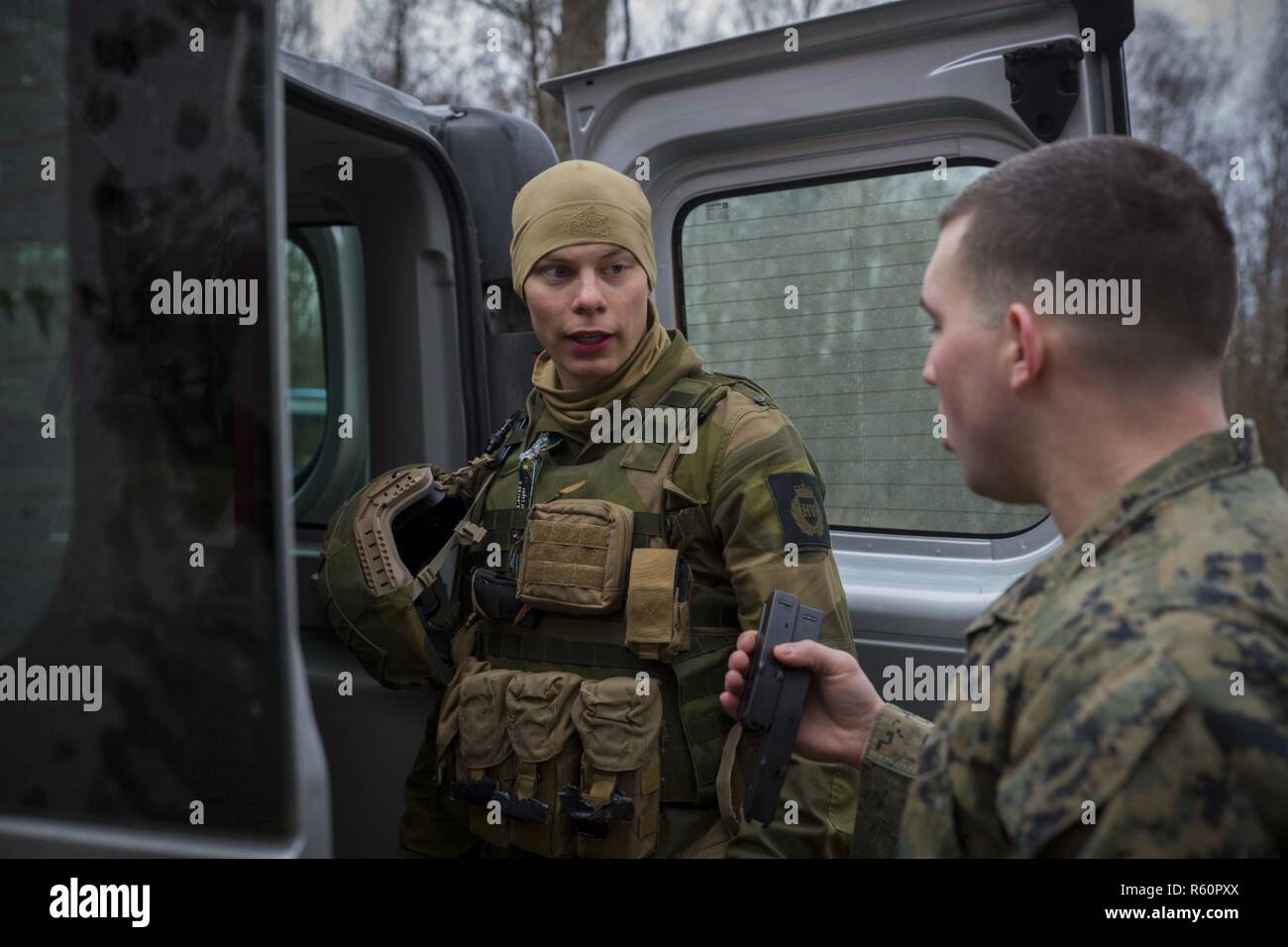 Marines reading magazines hi-res stock photography and images - Alamy