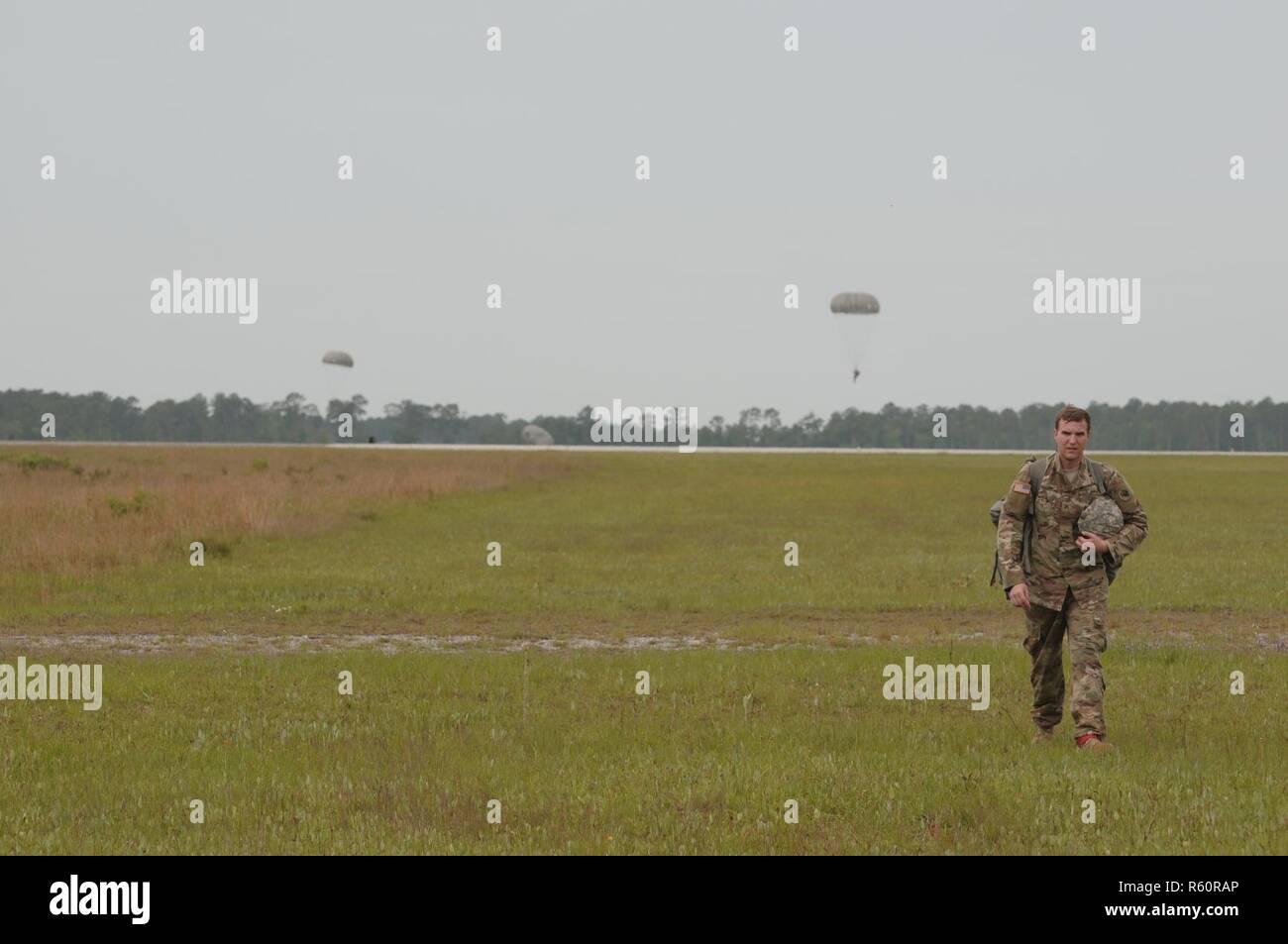 Parachute hanger hi-res stock photography and images - Alamy