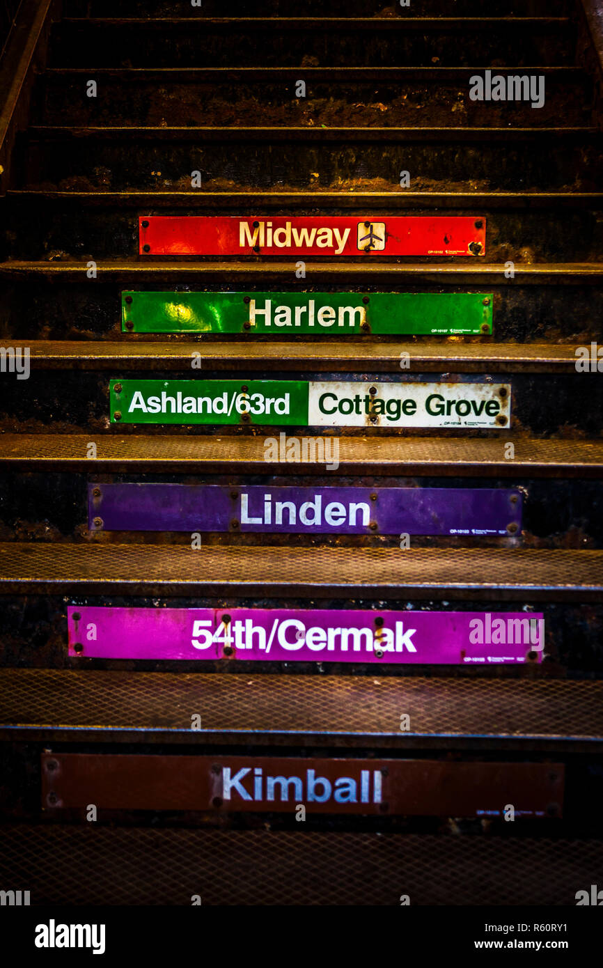 Steps with L stops in Chicago Stock Photo - Alamy