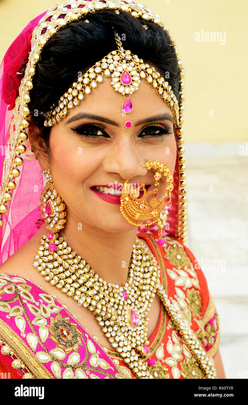 Beautiful indian bride hi-res stock photography and images - Alamy
