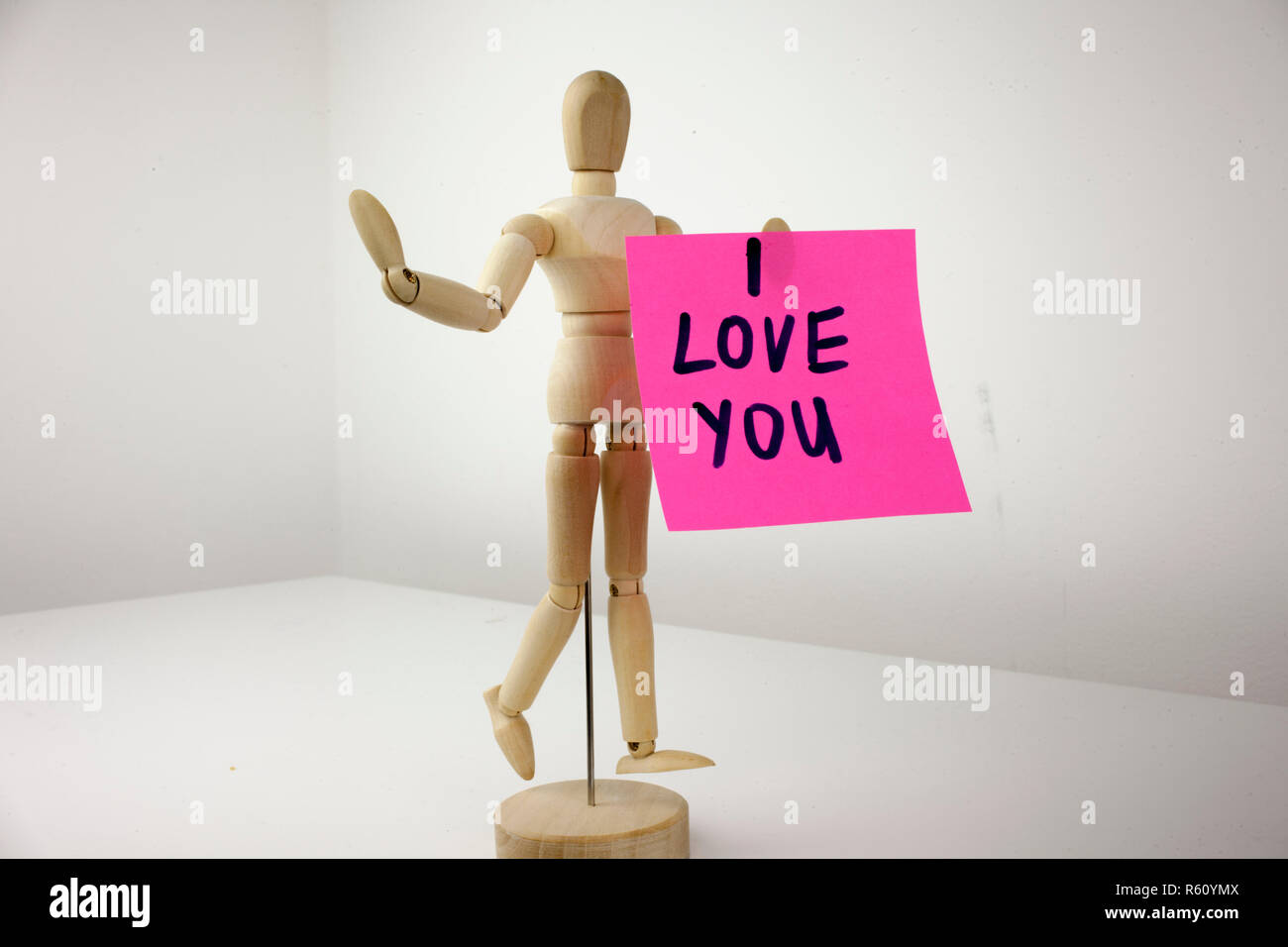 Written post its on a board hi-res stock photography and images - Alamy