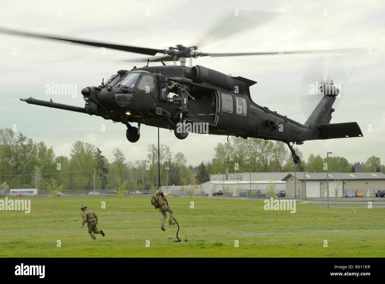 Oregon Air National Guard members from the 142nd Fighter Wing, 125th ...