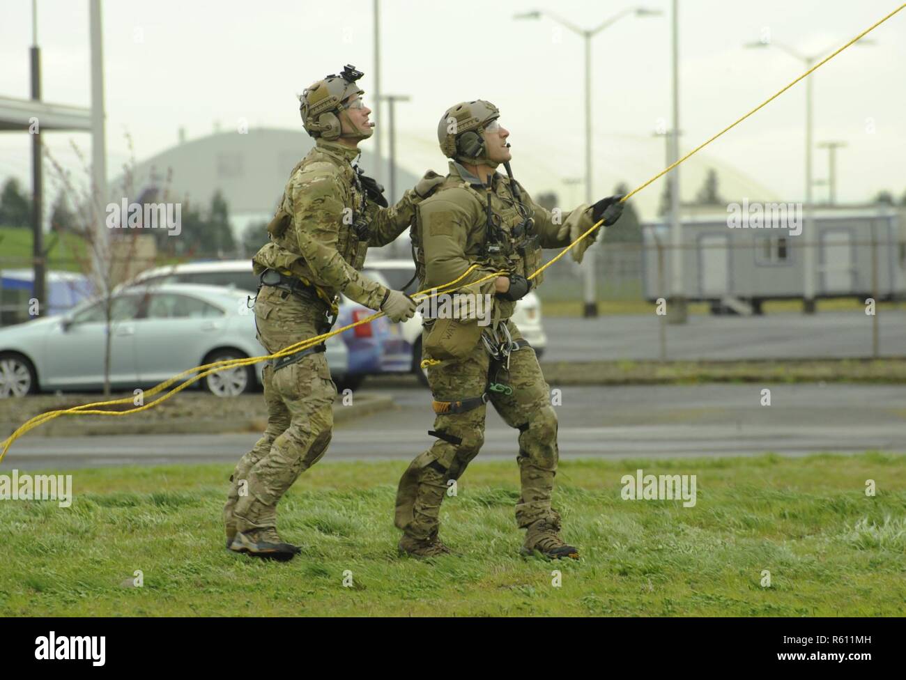 Oregon Air National Guard members from the 142nd Fighter Wing, 125th ...