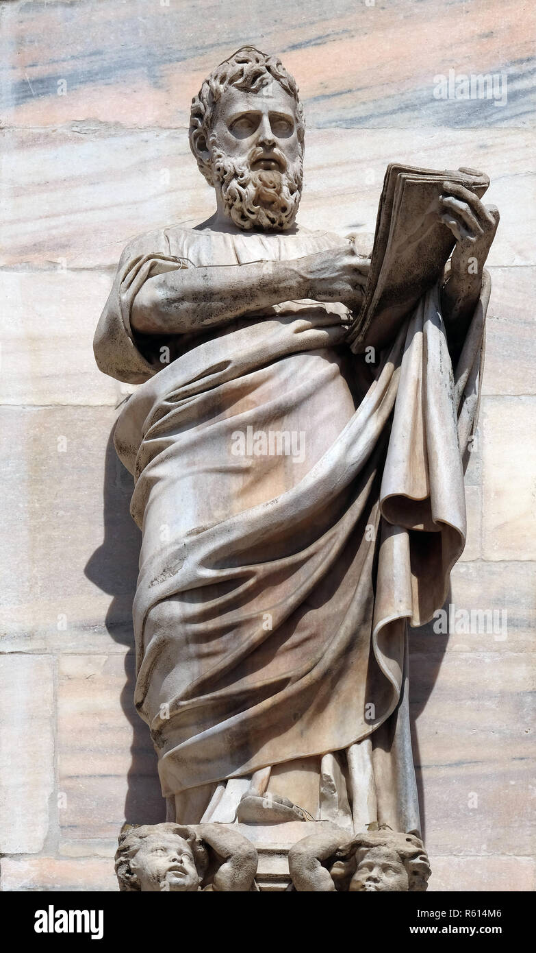 Saint Mark the Evangelist, statue on the Milan Cathedral, Duomo di ...