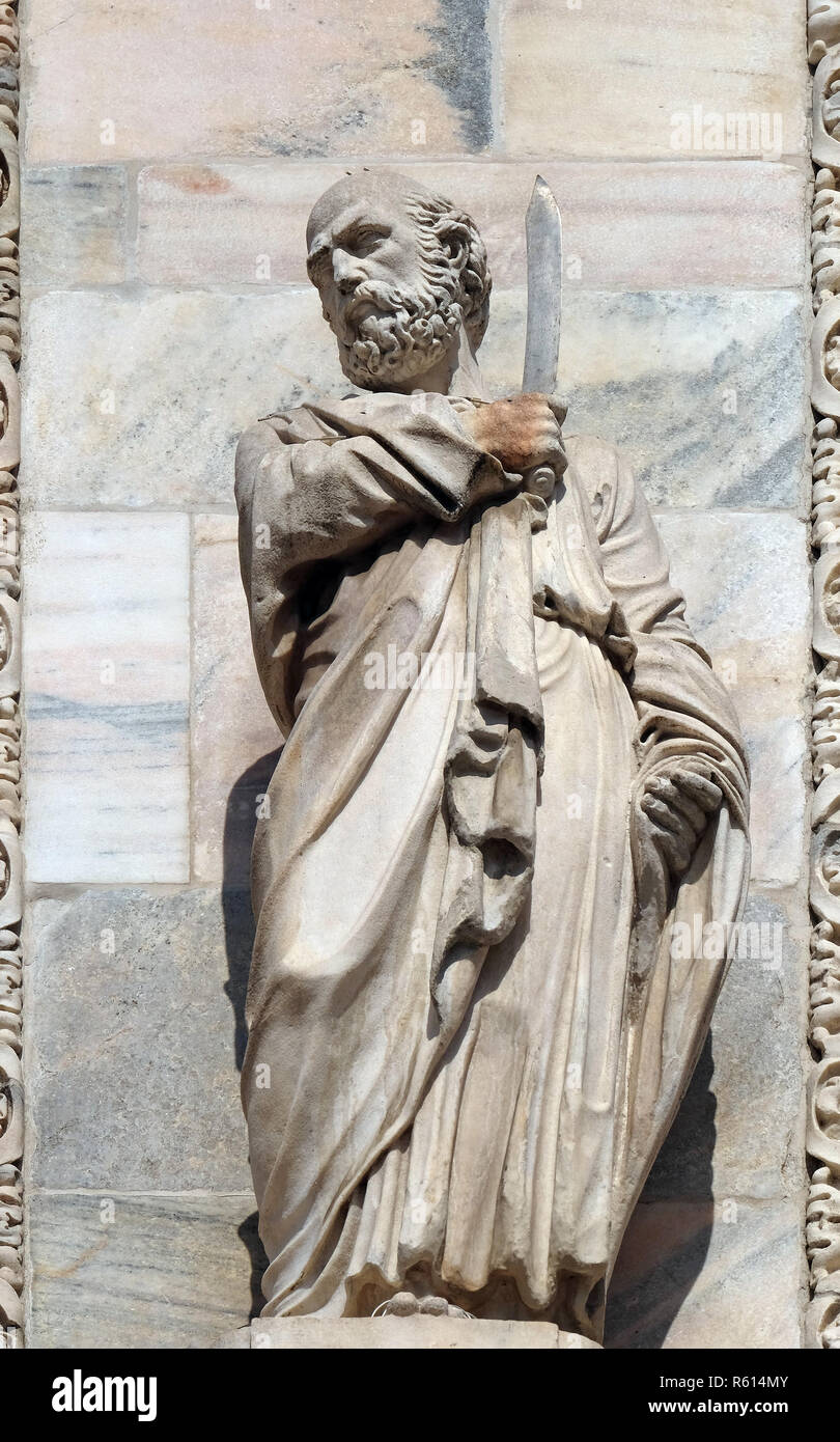 Saint Bartholomew the Apostle, statue on the Milan Cathedral, Duomo di ...