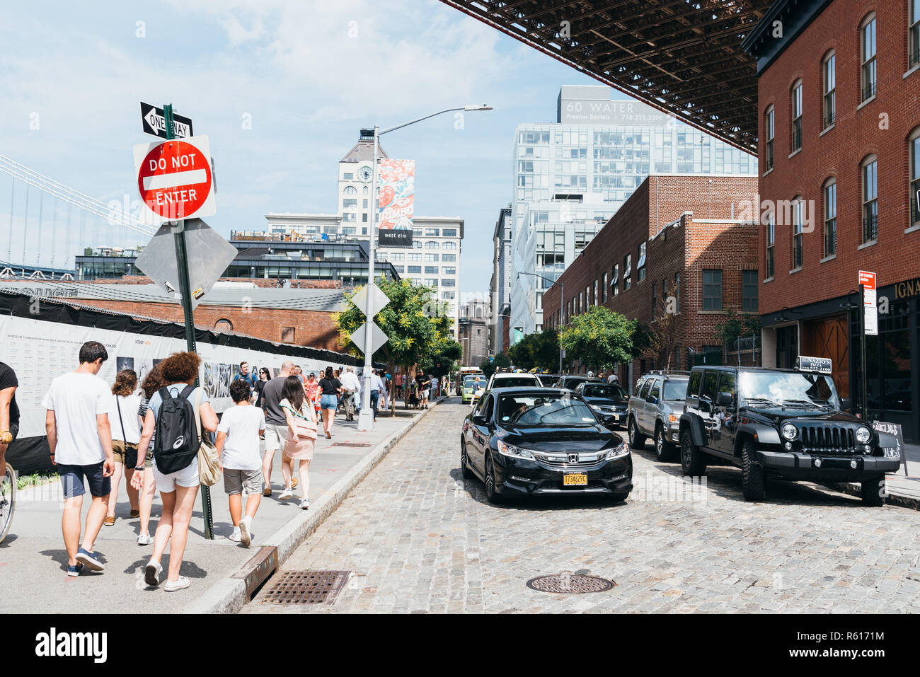 New york city brooklyn dumbo crowd street scene hi-res stock ...