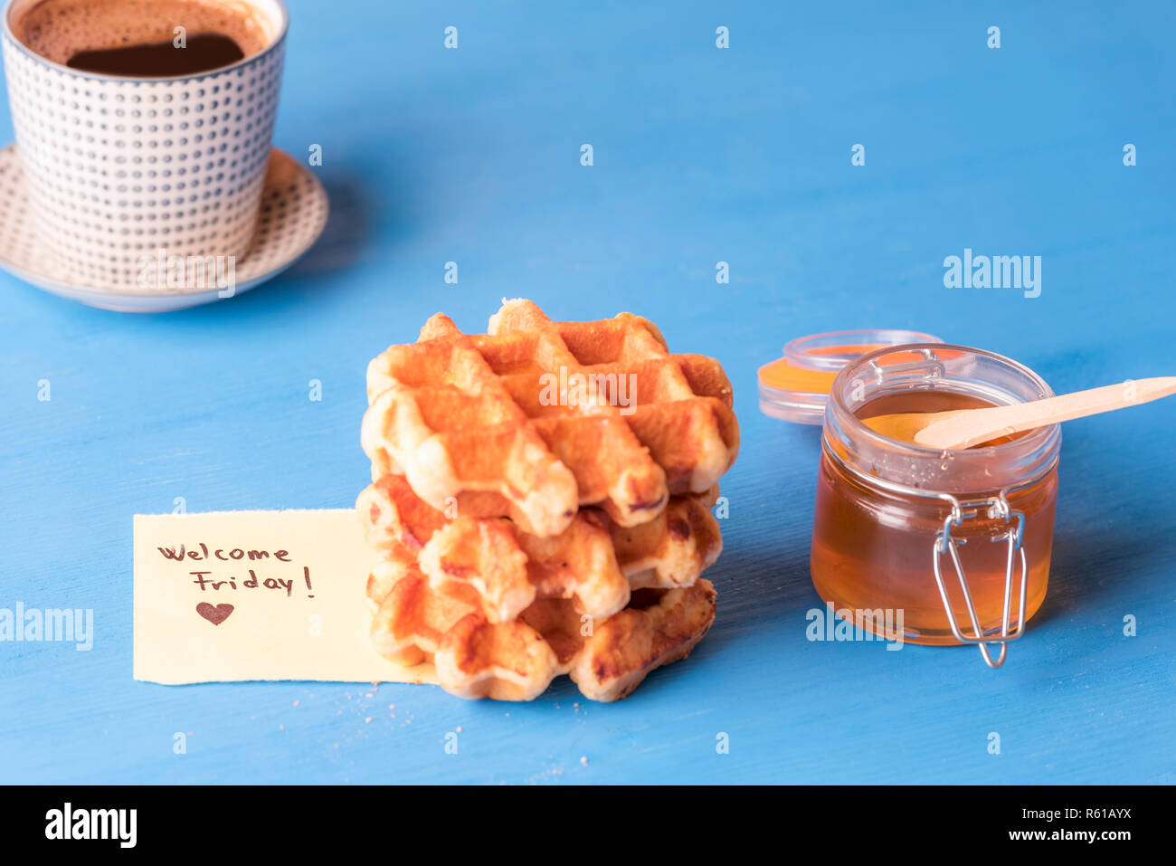 Sweet snack and welcome Friday note Stock Photo - Alamy