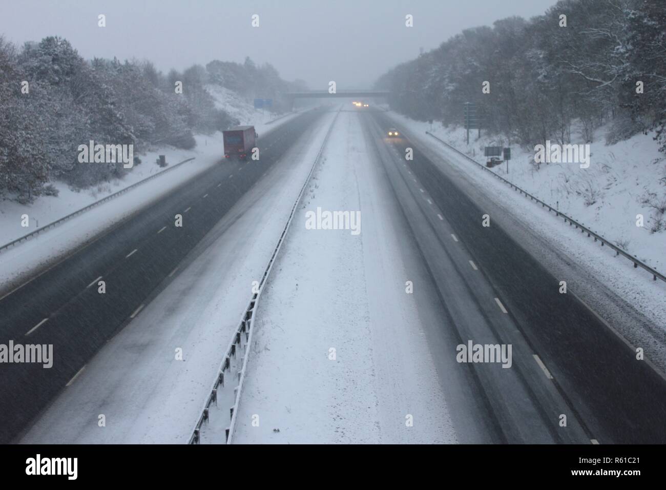 Kent village in snow hi-res stock photography and images - Alamy