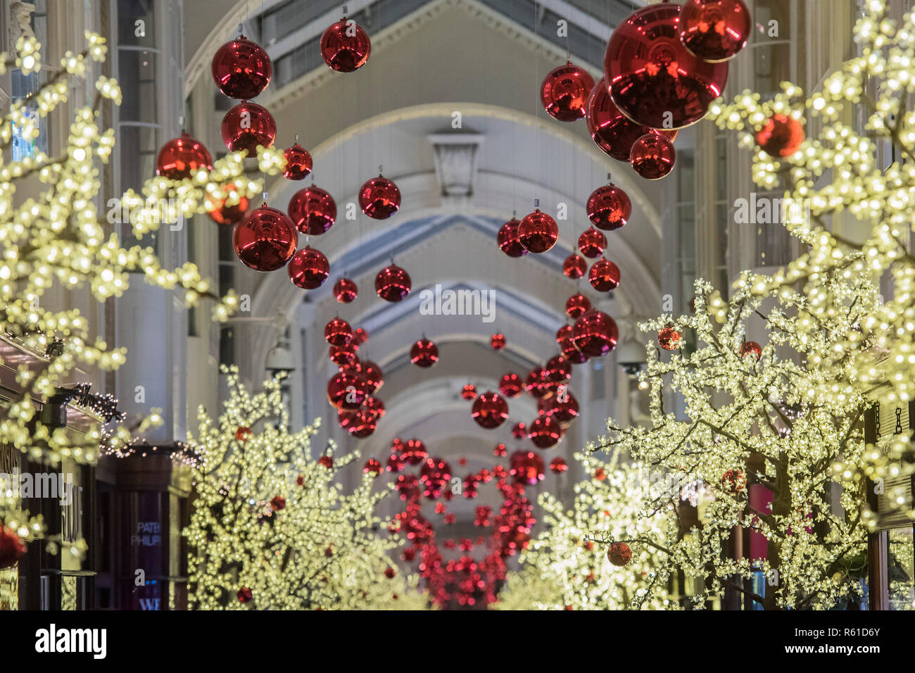 Christmas lights and decorations in the Burlington arcade Stock Photo ...
