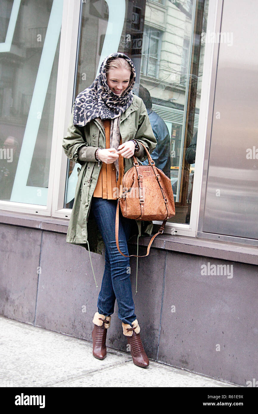 Model Vlada Roslyakova street style Stock Photo - Alamy