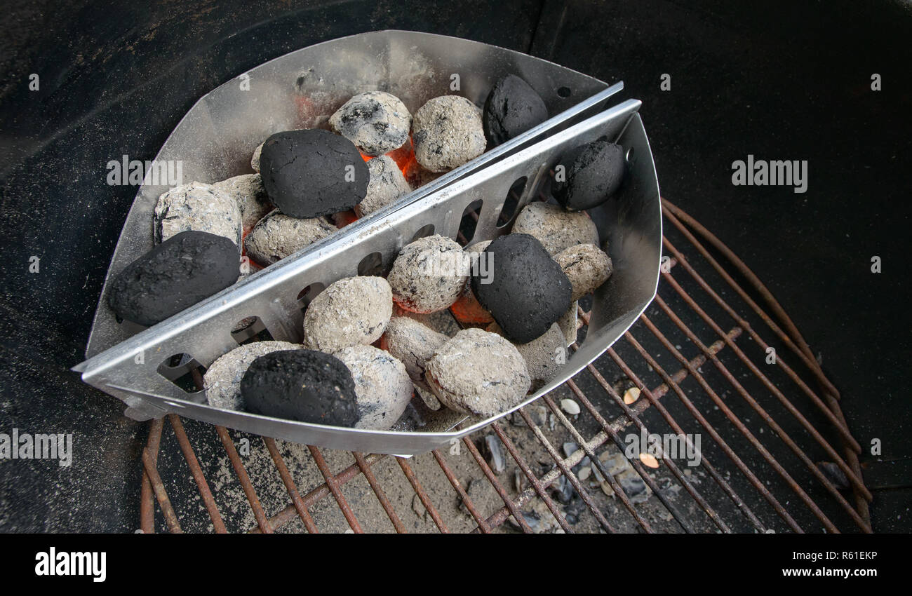 Embers in barbecue grill Stock Photo - Alamy
