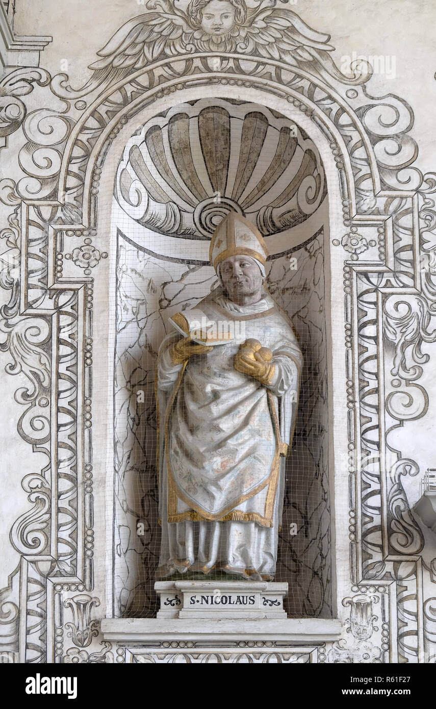 Saint nicholas statue hi-res stock photography and images - Alamy