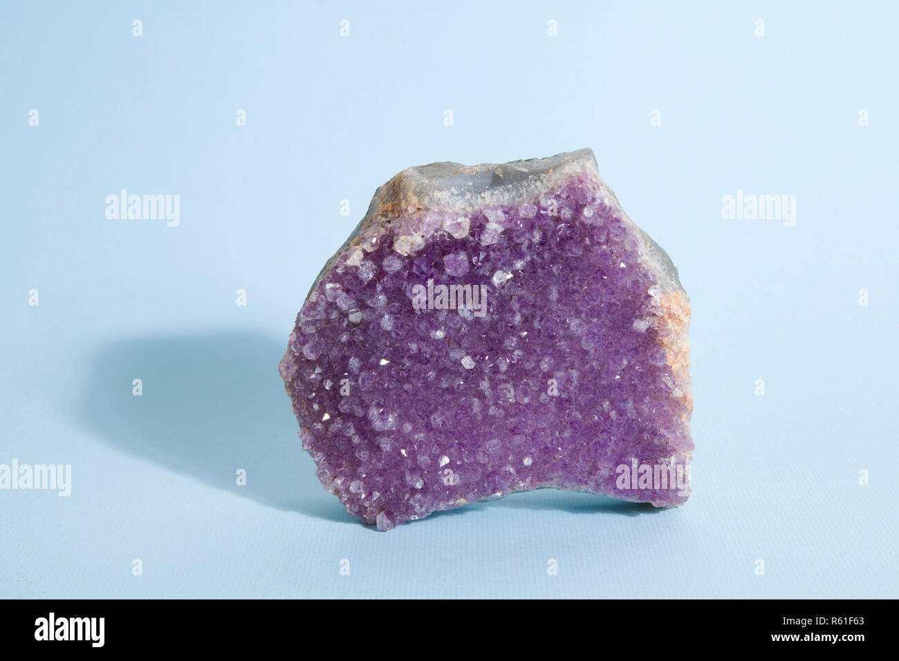 druse amethyst background gradient Stock Photo - Alamy