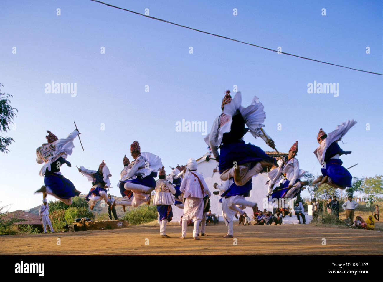 Raas dance hi-res stock photography and images - Alamy