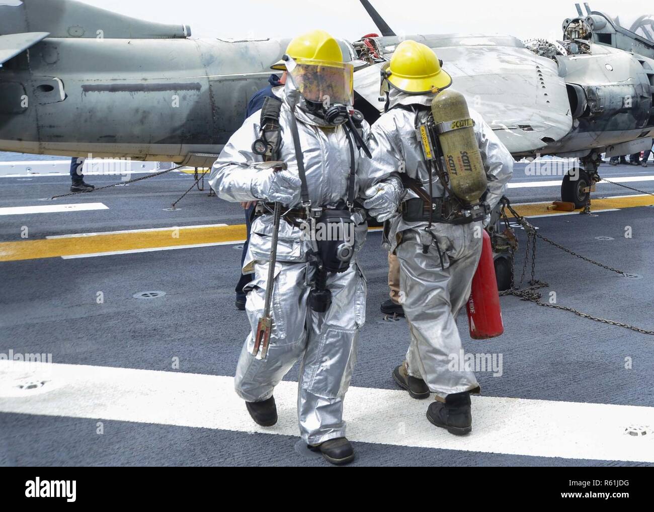 Uss essex frigate hi-res stock photography and images - Alamy