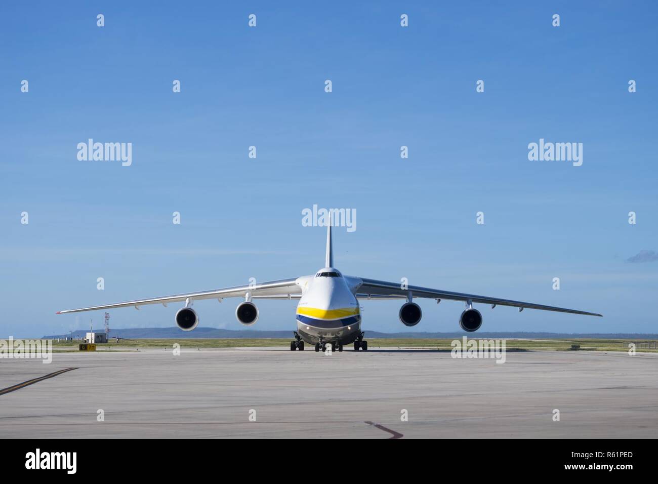 Antonov an 124 cargo aircraft carrying hi-res stock photography and ...