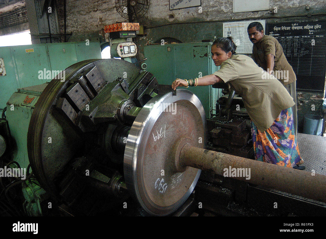 Matunga railway hi-res stock photography and images - Alamy