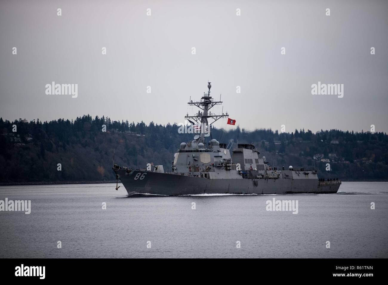 EVERETT, Wash. (Nov. 21, 2018) The guided-missile destroyer USS Shoup ...