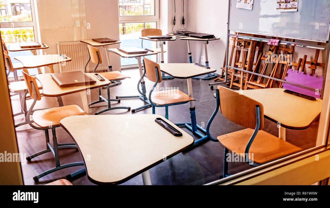 Empty school class, back to school Stock Photo - Alamy