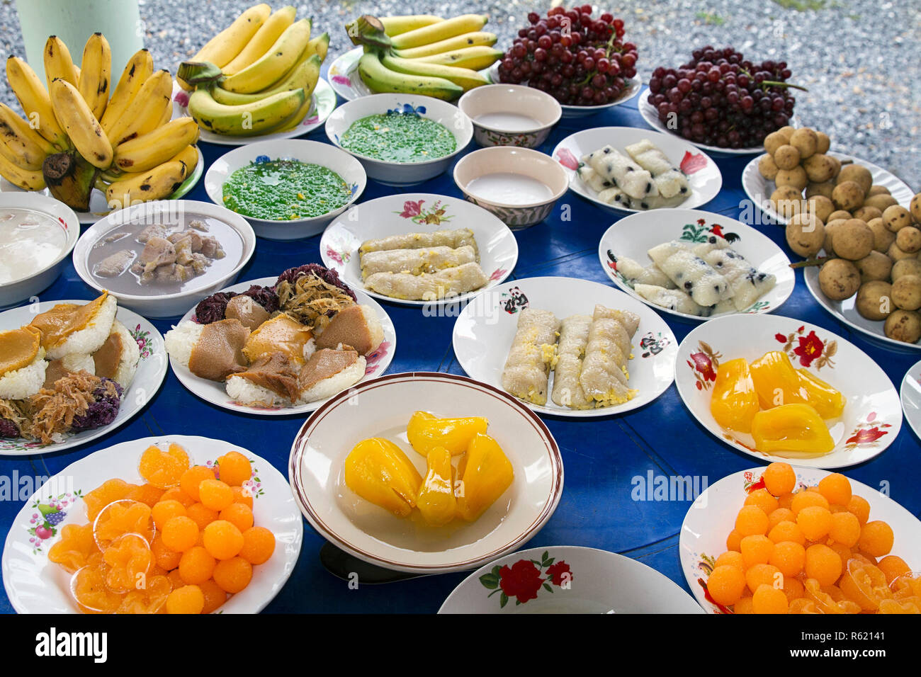 thai asian dessert fruits plates Stock Photo - Alamy