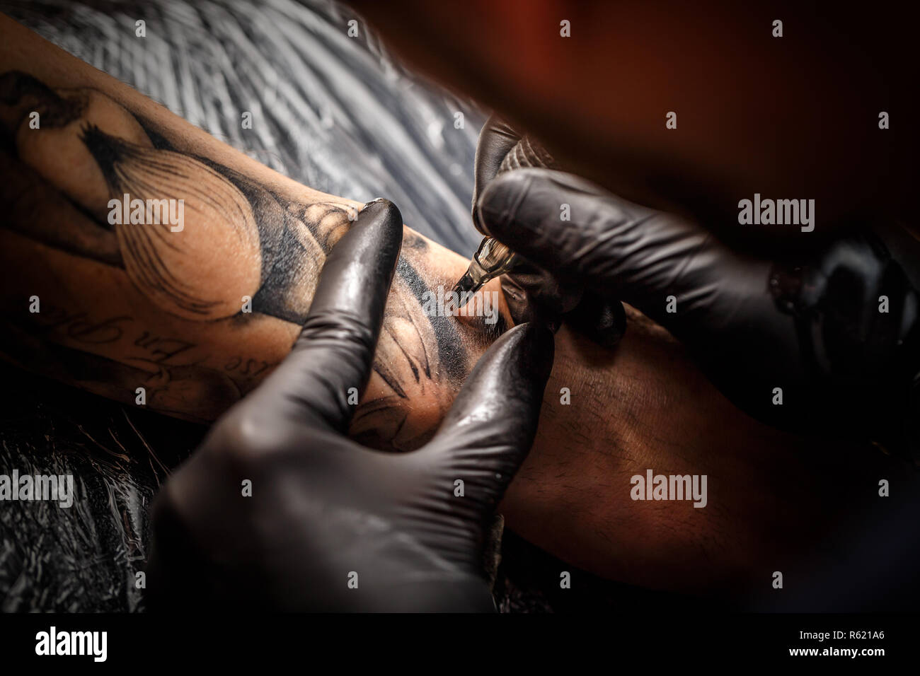 Modern tattooing hi-res stock photography and images - Alamy