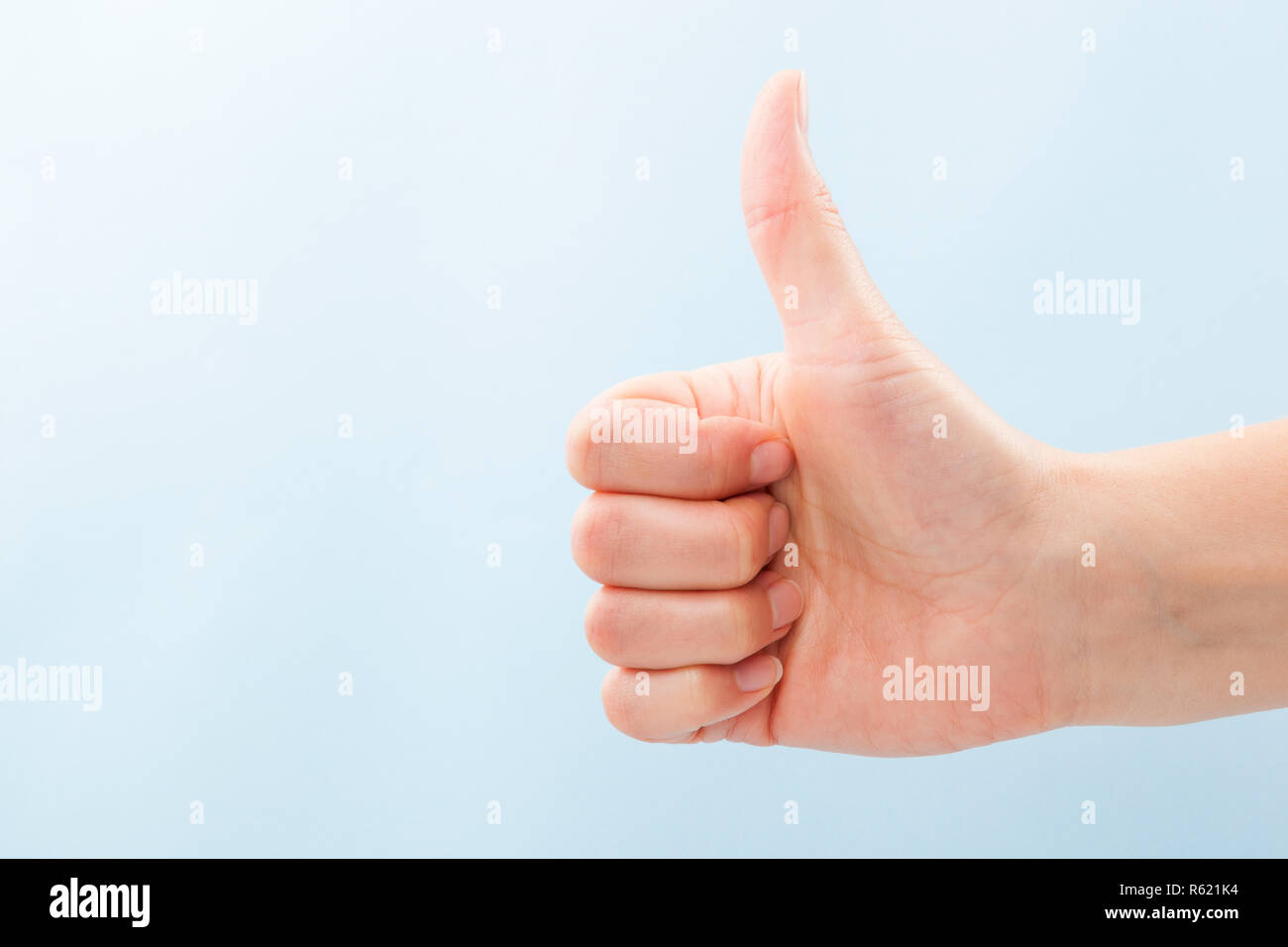 Thums up sign hi-res stock photography and images - Alamy