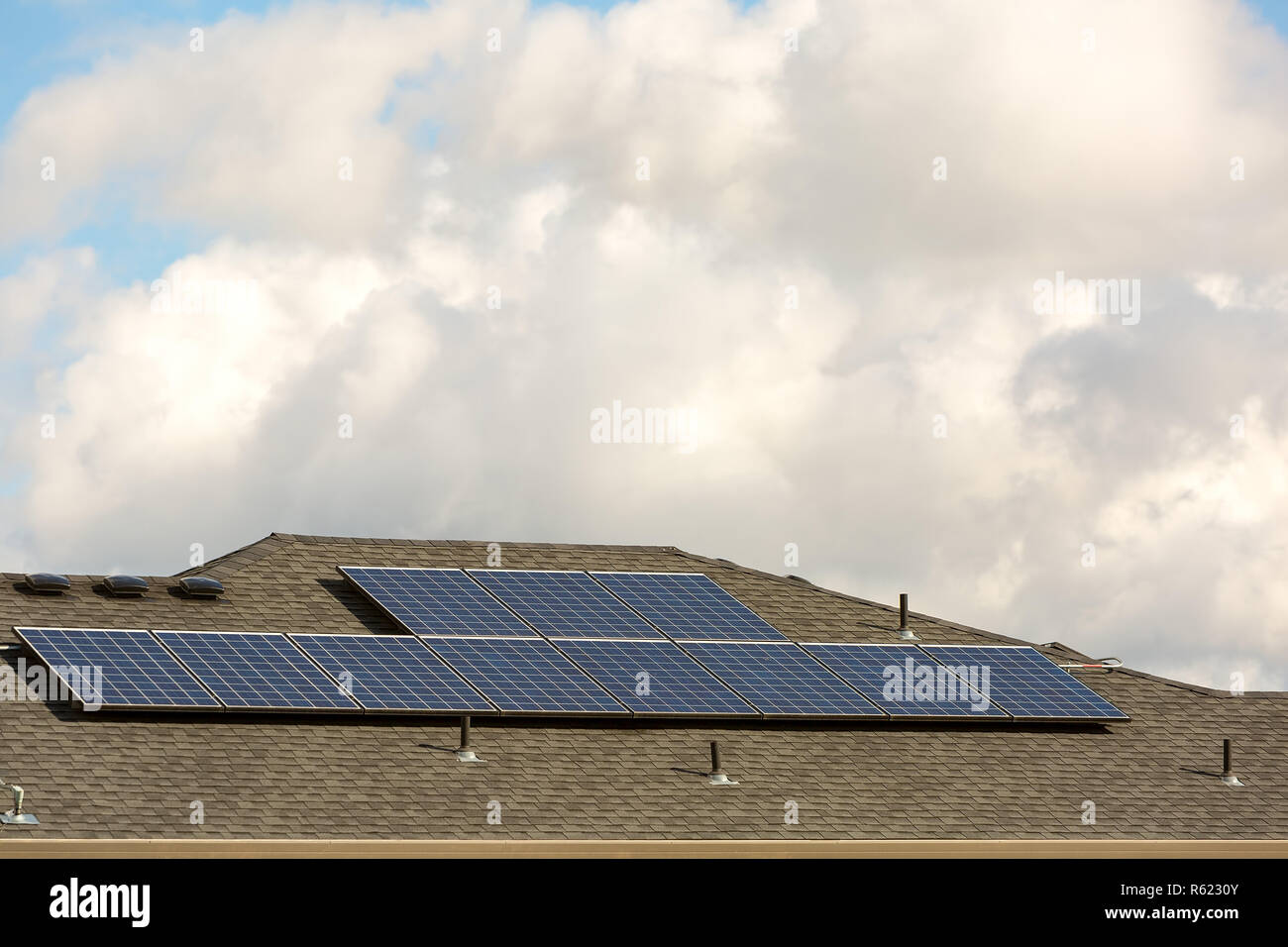 Residential Home Roof Solar Panels Stock Photo - Alamy