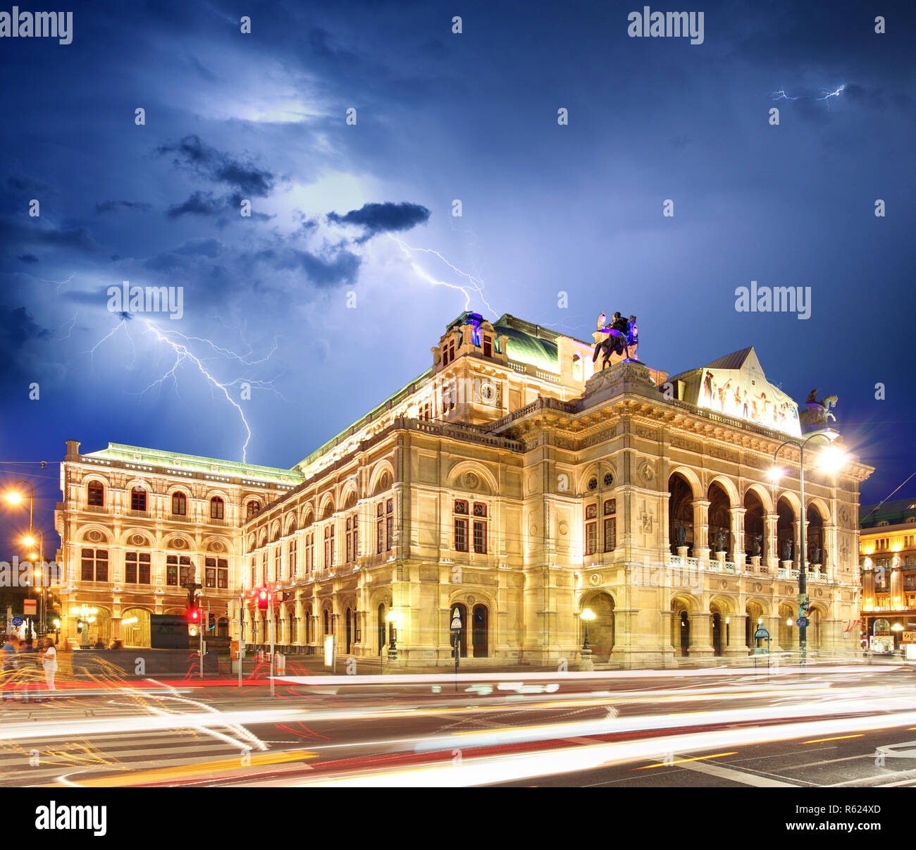 Vienna state opera at storm Stock Photo - Alamy