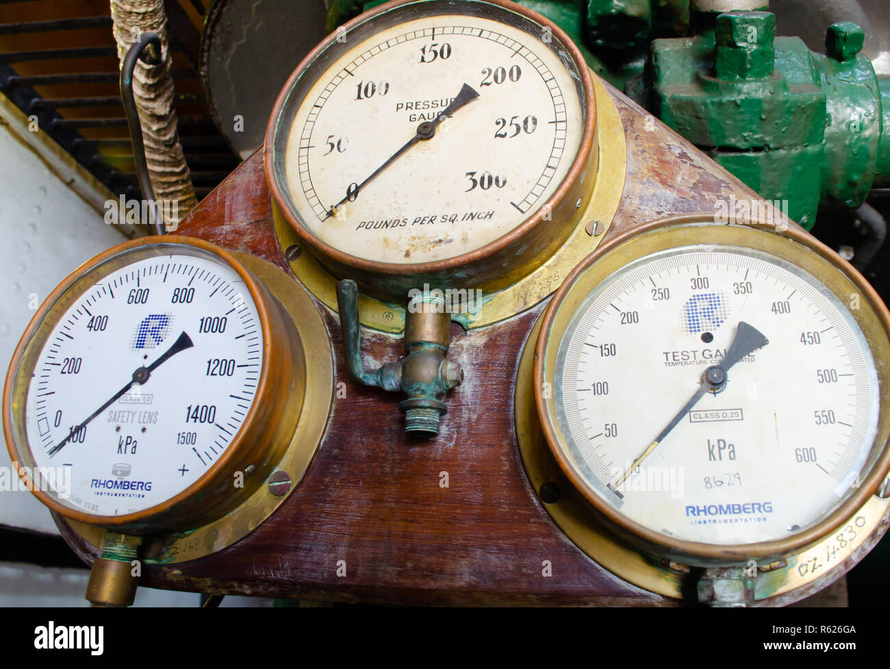 Pressure guages ship hi-res stock photography and images - Alamy