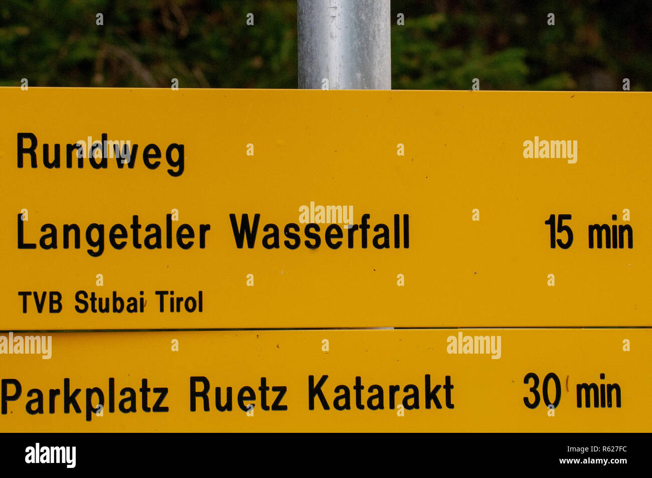 Hiking trail signs hi-res stock photography and images - Alamy