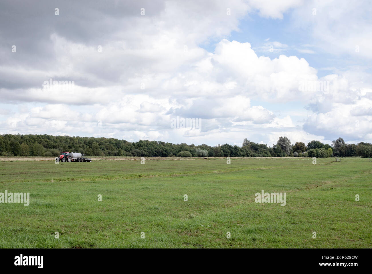 Side view of green tractor hi-res stock photography and images - Alamy