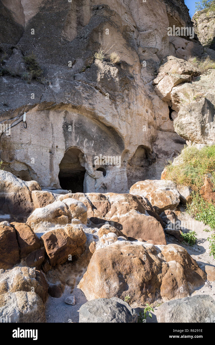 Entrance ancient cave hi-res stock photography and images - Alamy