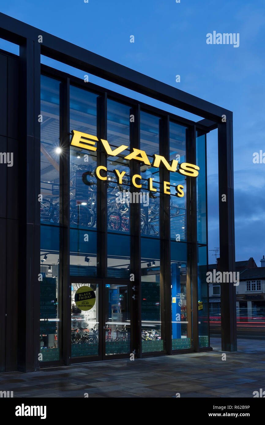 Evans cycles hi-res stock photography and images - Alamy