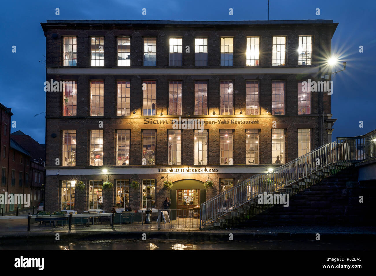 Siam thai and teppanyaki restaurant hi-res stock photography and images ...