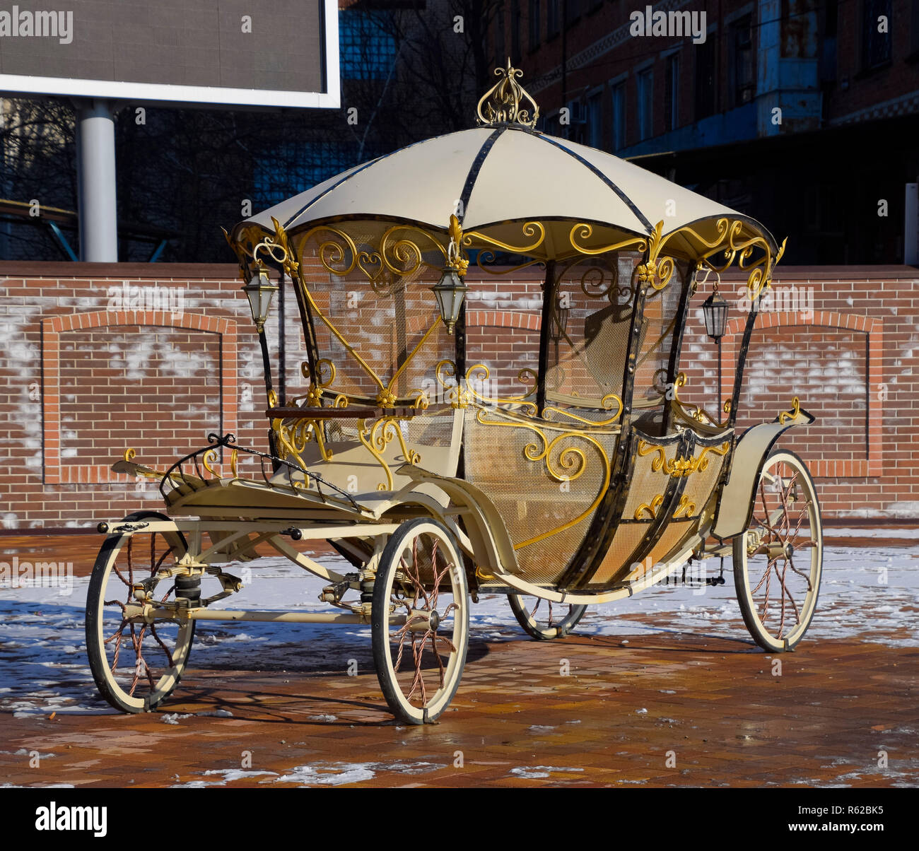 Wrought iron parts hi-res stock photography and images - Alamy