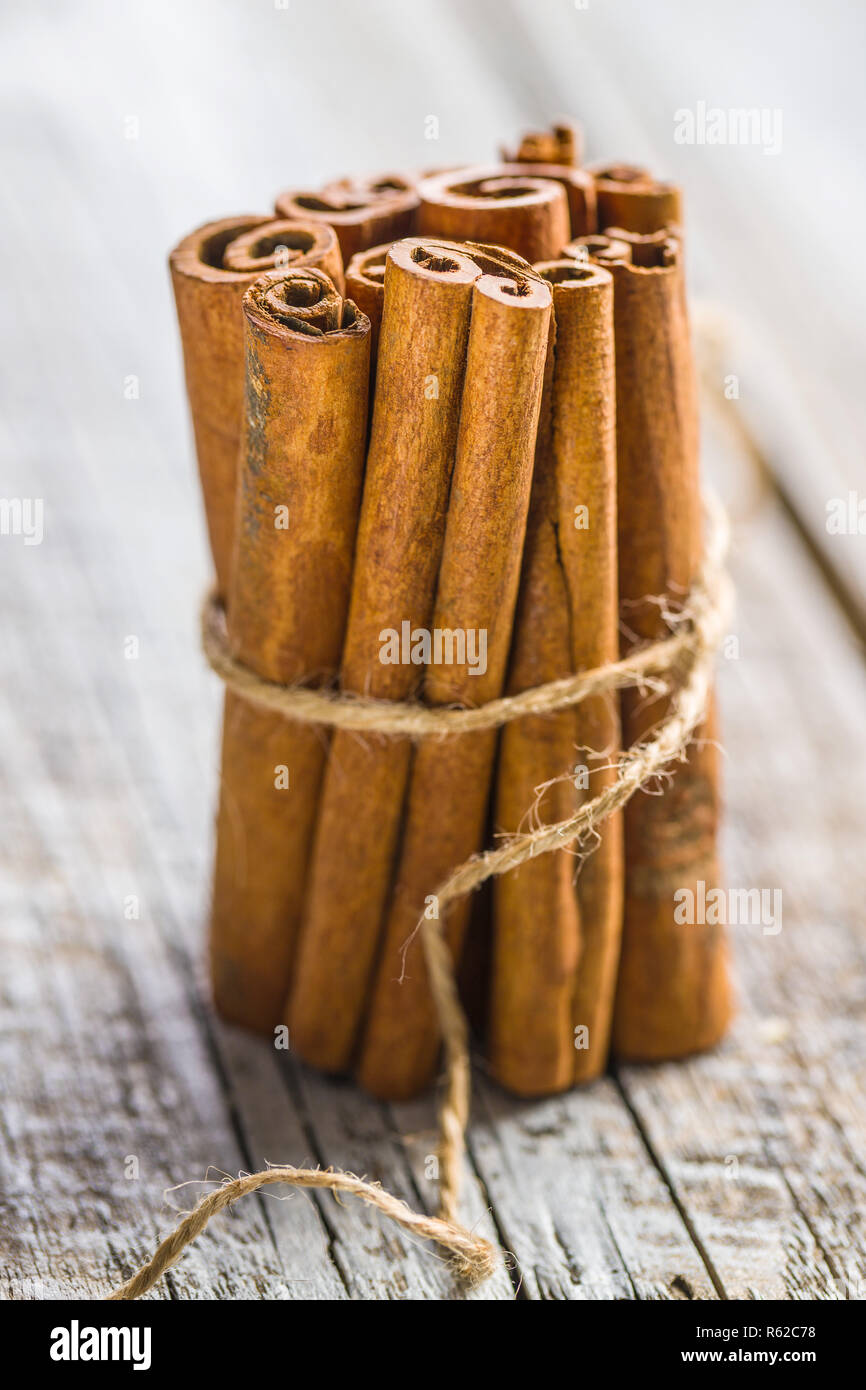 Cinnamon sticks spice Stock Photo - Alamy
