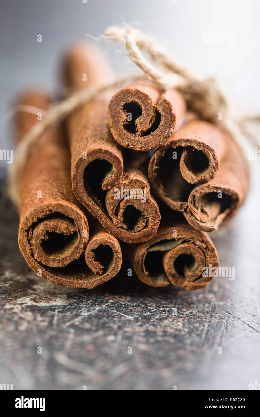 Cinnamon sticks spice Stock Photo - Alamy