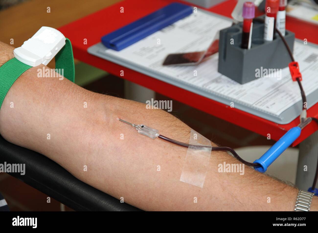 Cannula arm hi-res stock photography and images - Alamy